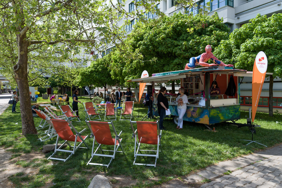 Soft-Opening Comics Box